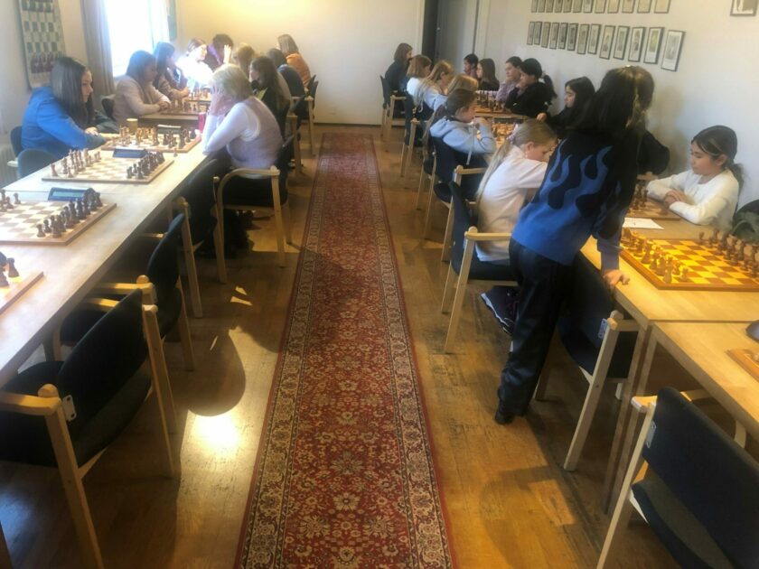 Sjakkforbundet | Åpent OM for jenter og kvinner 01.12.24!